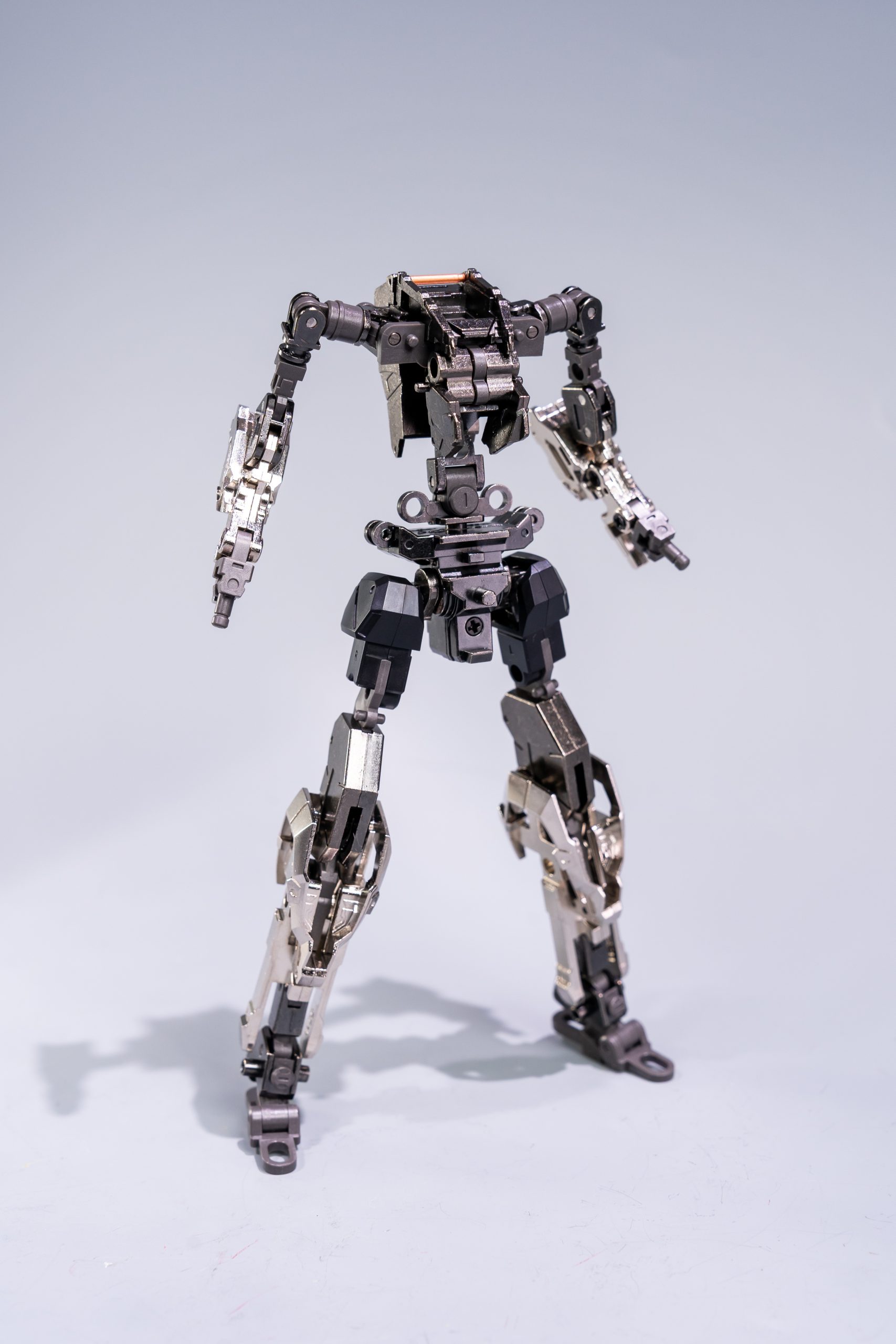 Pre-Assembled Alloy Frame Model Kit | Bombusbee