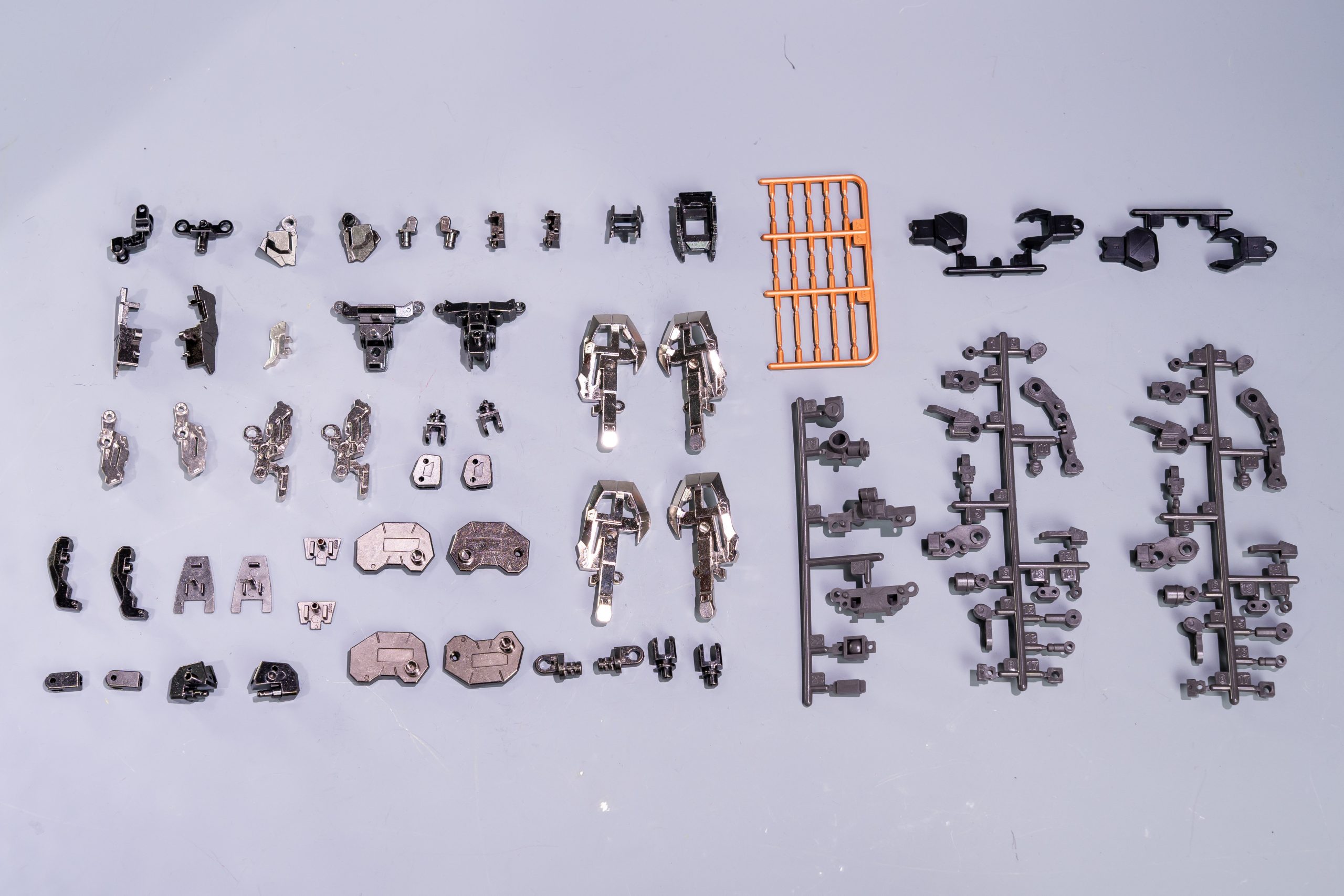 Pre-Assembled Alloy Frame Model Kit | Bombusbee