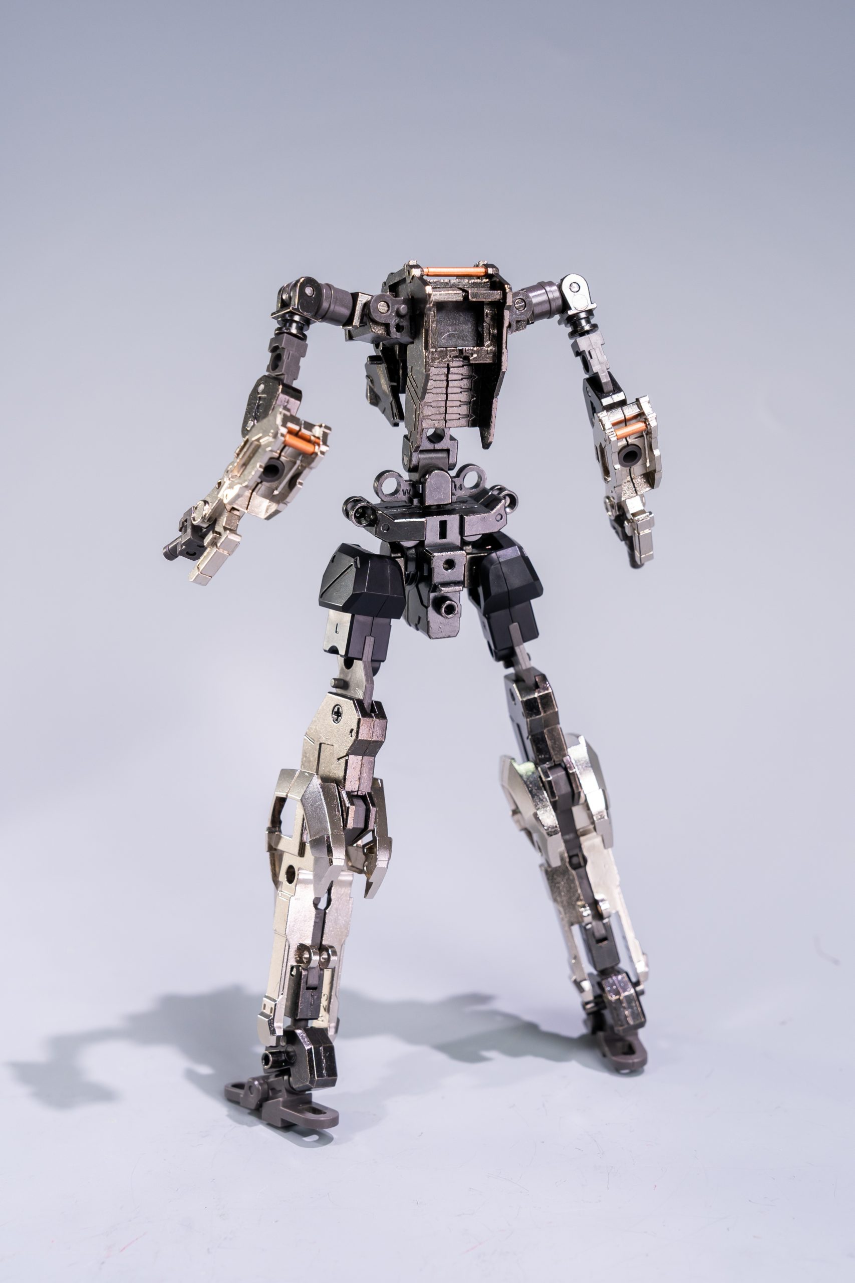 Pre-Assembled Alloy Frame Model Kit | Bombusbee