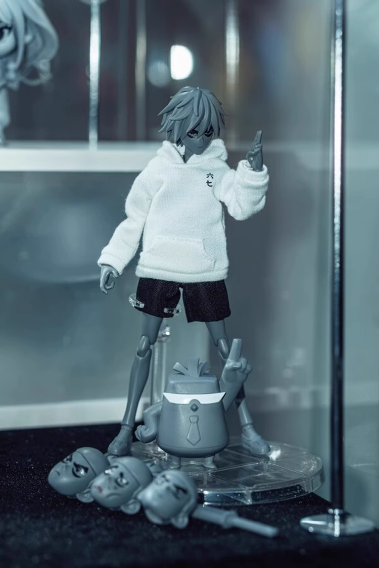 GONG Killer Scissor Seven Action figure- Bombusbee