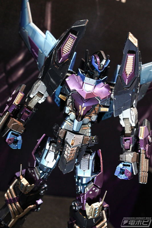 Takara Tomy T-Spark AMT-01EX Lost Light Rodimus Prime - Bombusbee