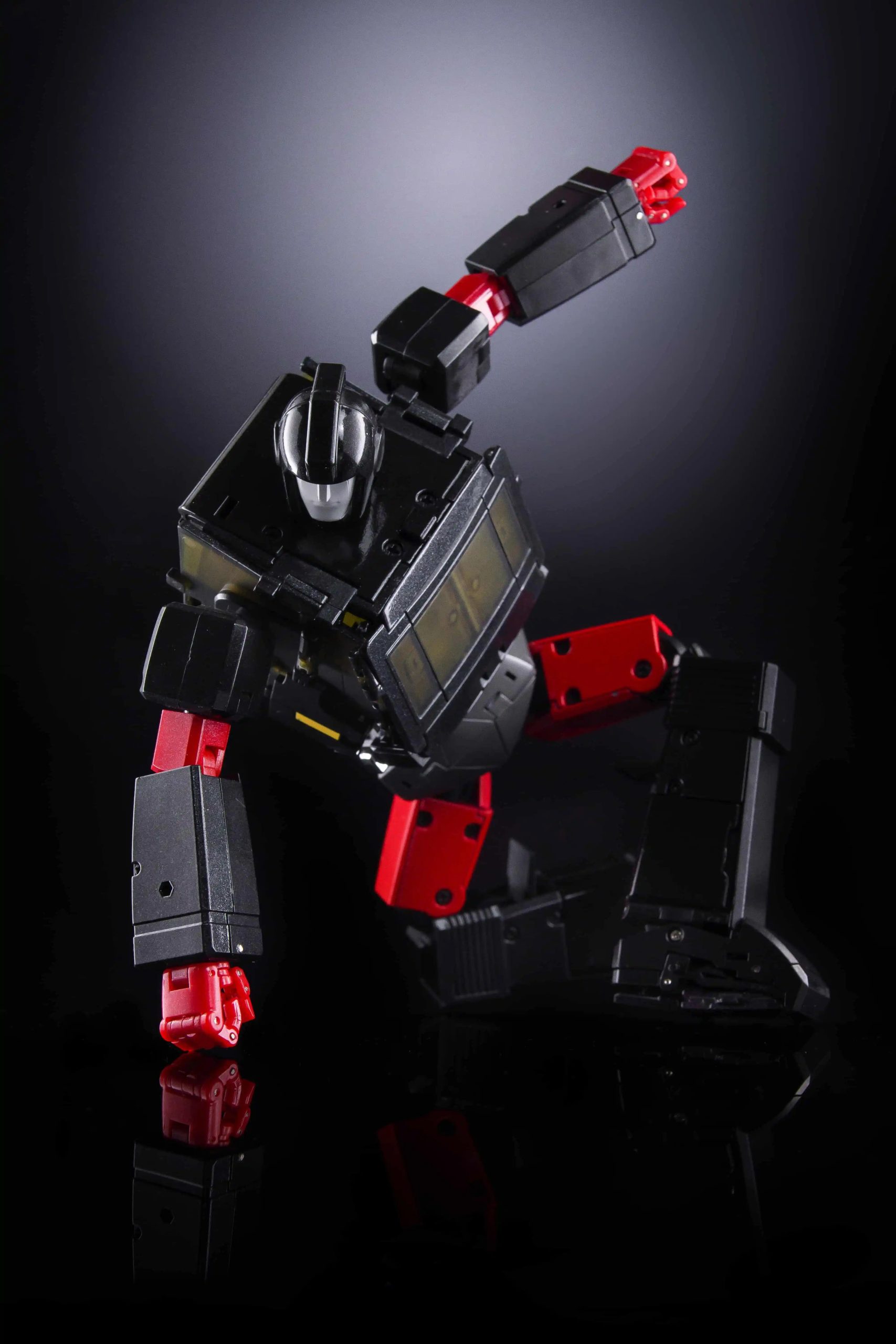 X-Transbots MX-47S Ron Ironhide Shattered Glass Version - Bombusbee