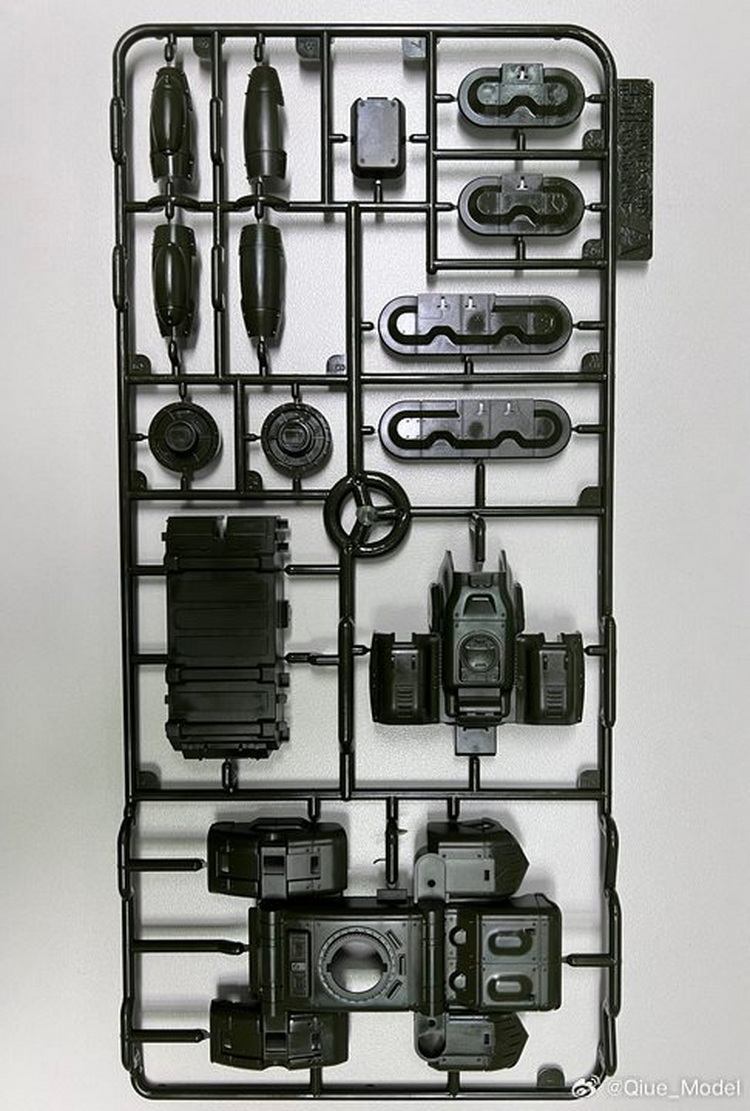 Qiyue Model Red Alert 3 Apocalypse Tank Model Kit